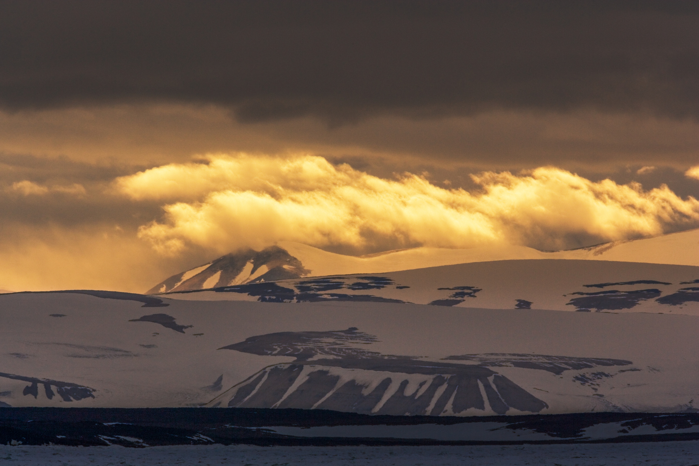 Sunrise, Svalbard, Norway - Art Wolfe